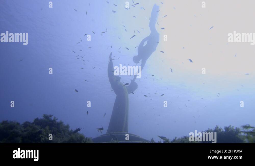 Underwater statue Stock Videos & Footage - HD and 4K Video Clips - Alamy