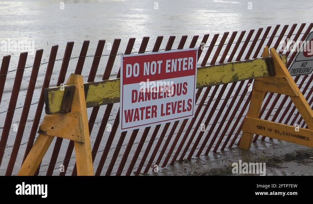 Dangerous rising water and flooding as lakes oceans and sea levels rise ...