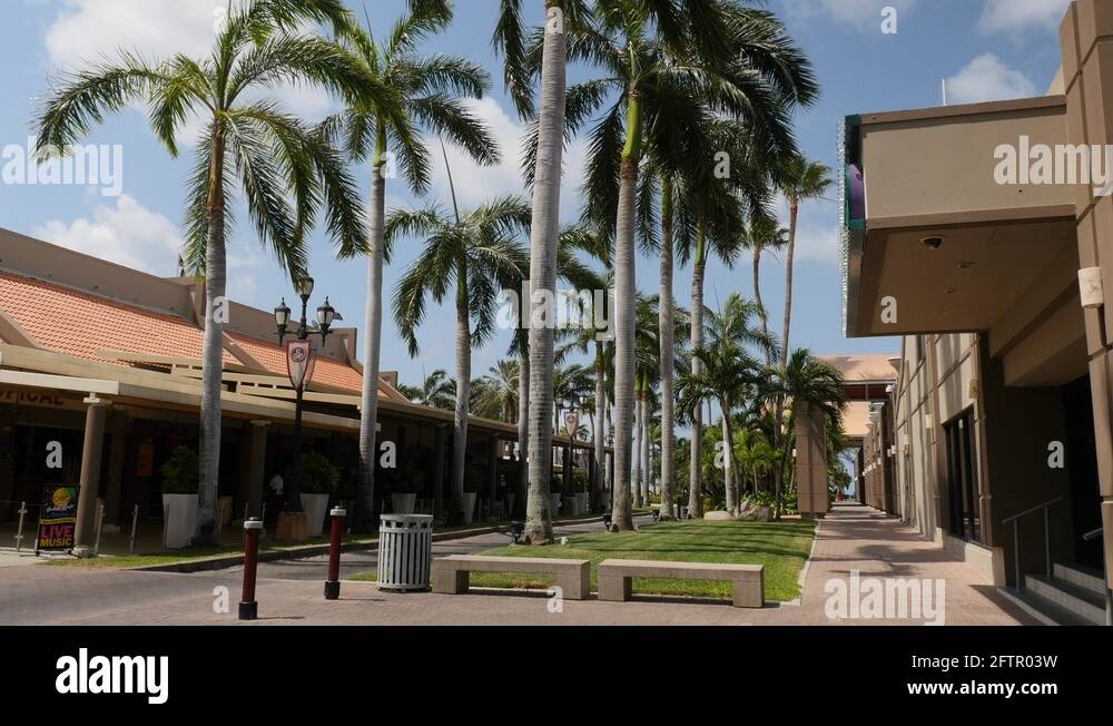 Renaissance mall Stock Videos & Footage - HD and 4K Video Clips - Alamy