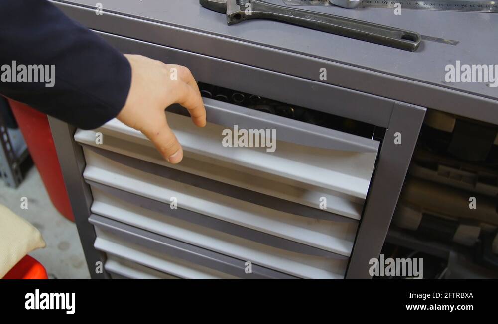 Auto repair box Stock Videos & Footage - HD and 4K Video Clips - Alamy