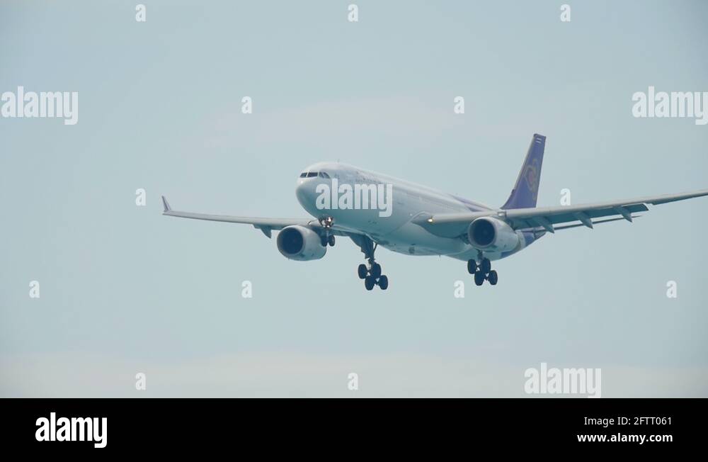 Airplane Airbus 330 landing Stock Video Footage - Alamy