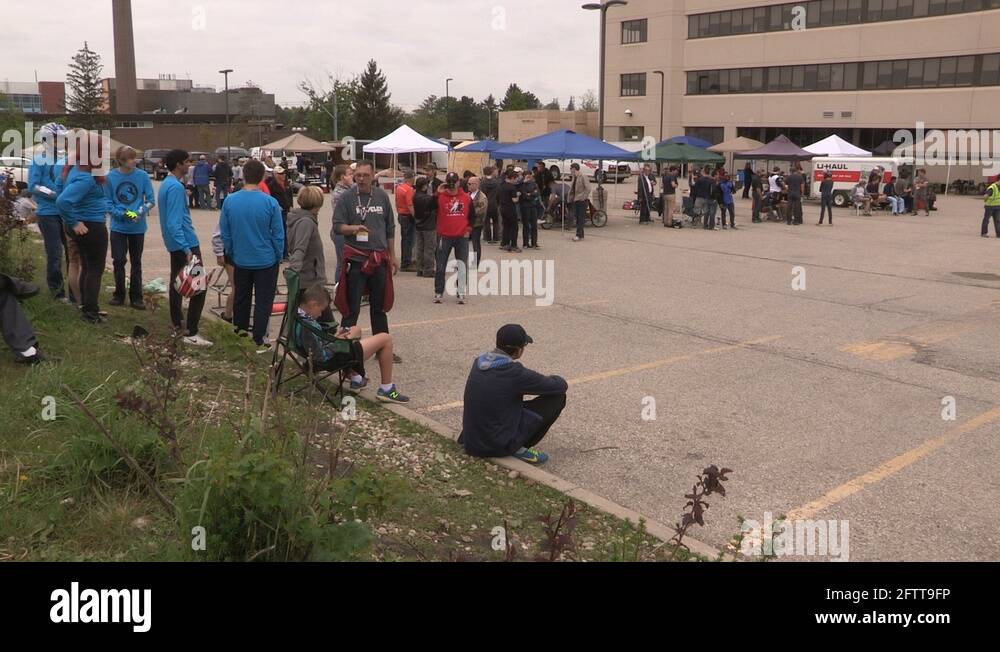 Racing car crowd Stock Videos & Footage - HD and 4K Video Clips - Alamy