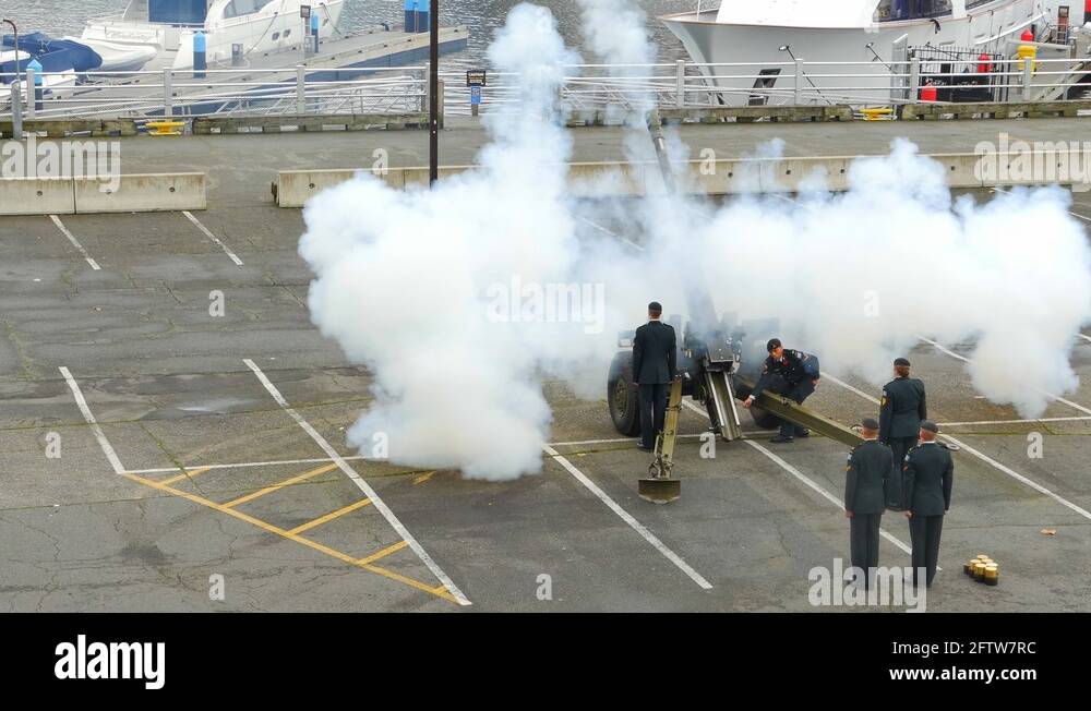 Artillery smoke Stock Videos & Footage - HD and 4K Video Clips - Alamy