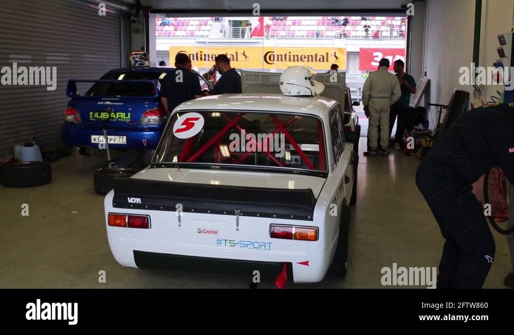 Castrol garage Stock Videos & Footage - HD and 4K Video Clips - Alamy