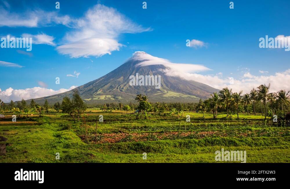 Mount mayon volcano Stock Videos & Footage - HD and 4K Video Clips - Alamy