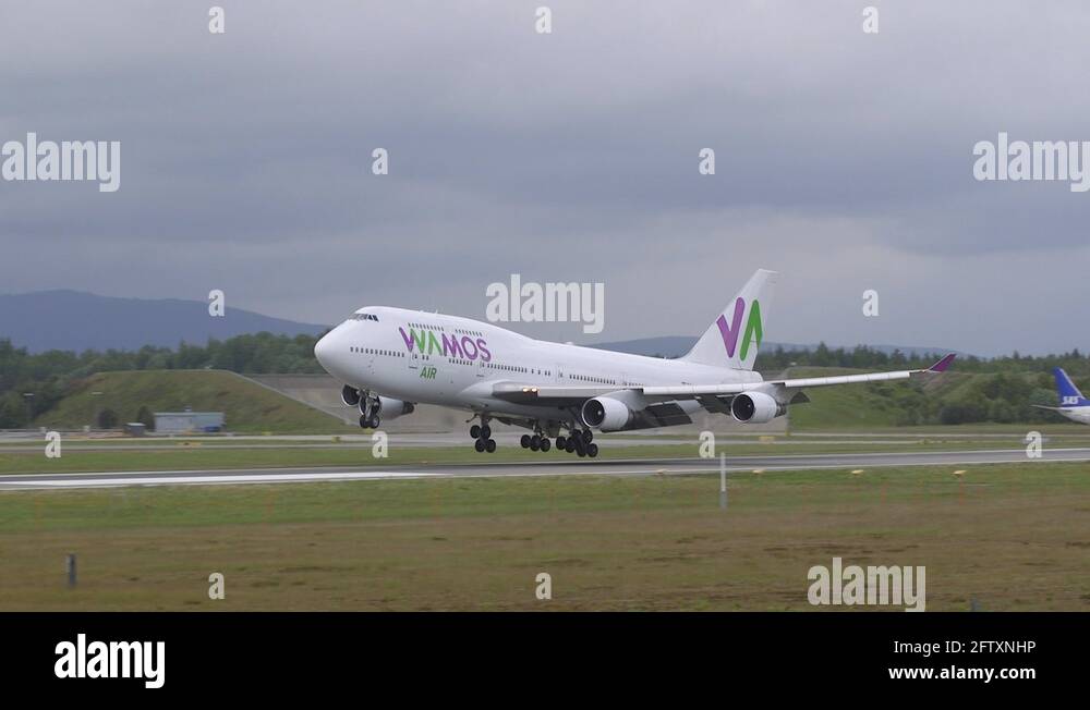 Boeing 747 landing on runway Stock Videos & Footage - HD and 4K Video ...