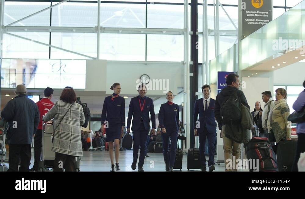 Airport flight crew Stock Videos & Footage - HD and 4K Video Clips - Alamy