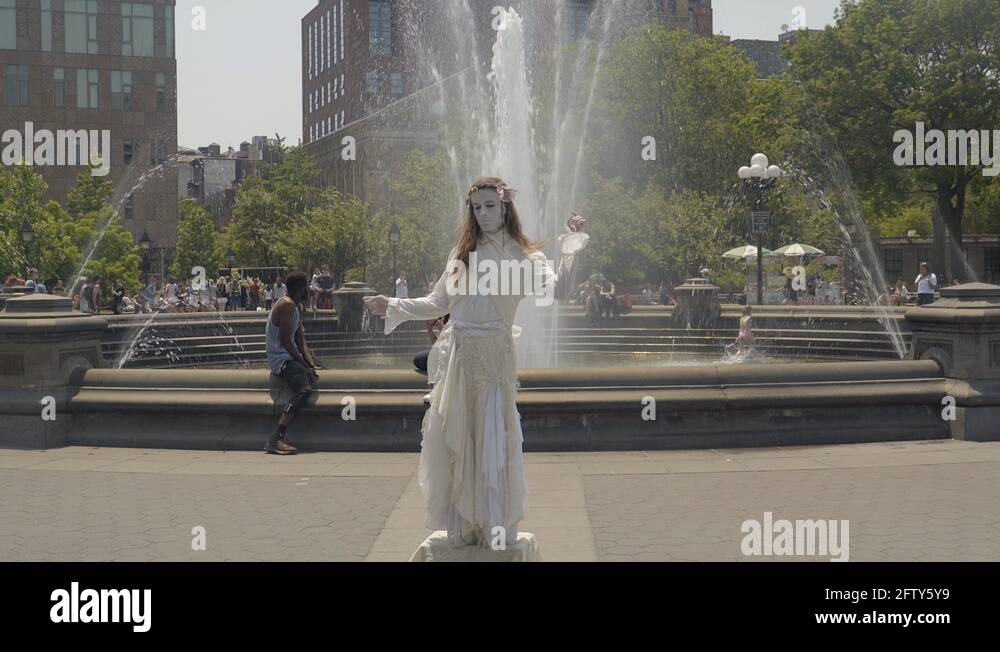 Park performer Stock Videos & Footage - HD and 4K Video Clips - Alamy