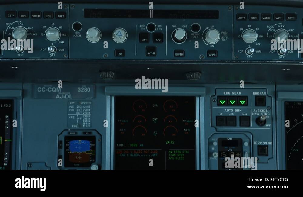 Aircraft cockpit Stock Videos & Footage - HD and 4K Video Clips - Alamy
