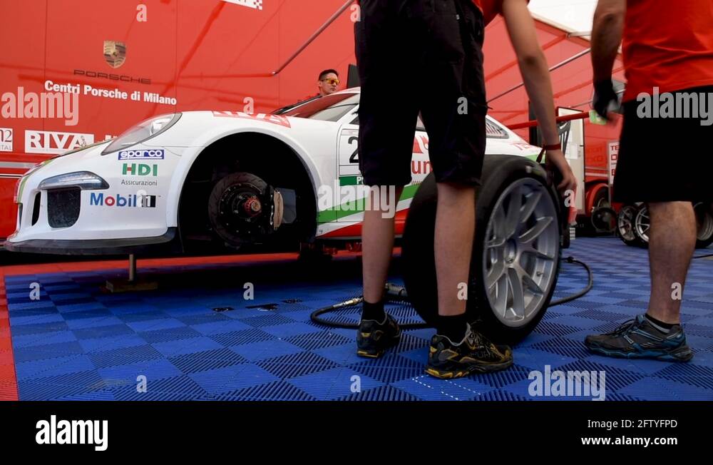 Porsche carrera racing Stock Videos & Footage - HD and 4K Video Clips ...