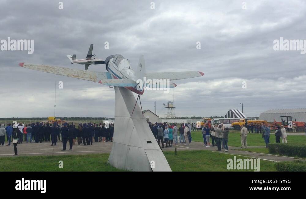 L low wing Stock Videos & Footage - HD and 4K Video Clips - Alamy