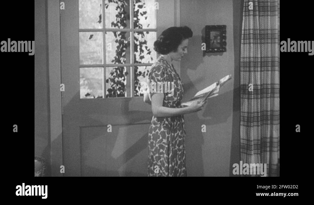 Lady in door Stock Videos & Footage - HD and 4K Video Clips - Alamy