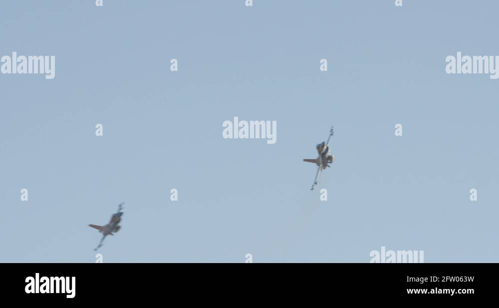 F 16 flight formation Stock Videos & Footage - HD and 4K Video Clips ...