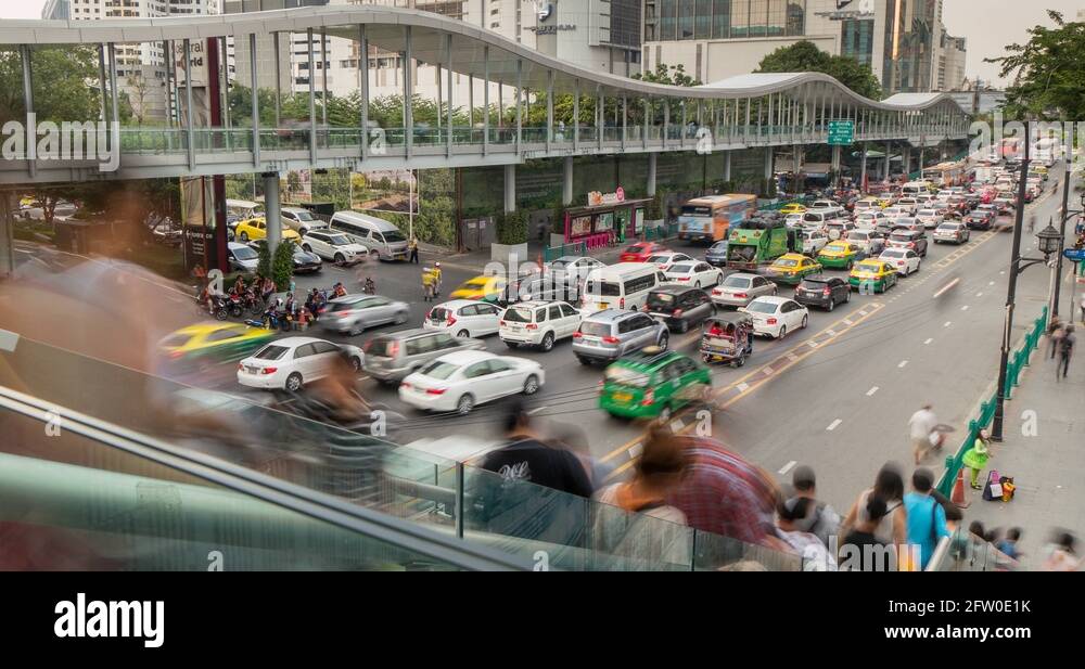 Pedestrian skywalk Stock Videos & Footage - HD and 4K Video Clips - Alamy