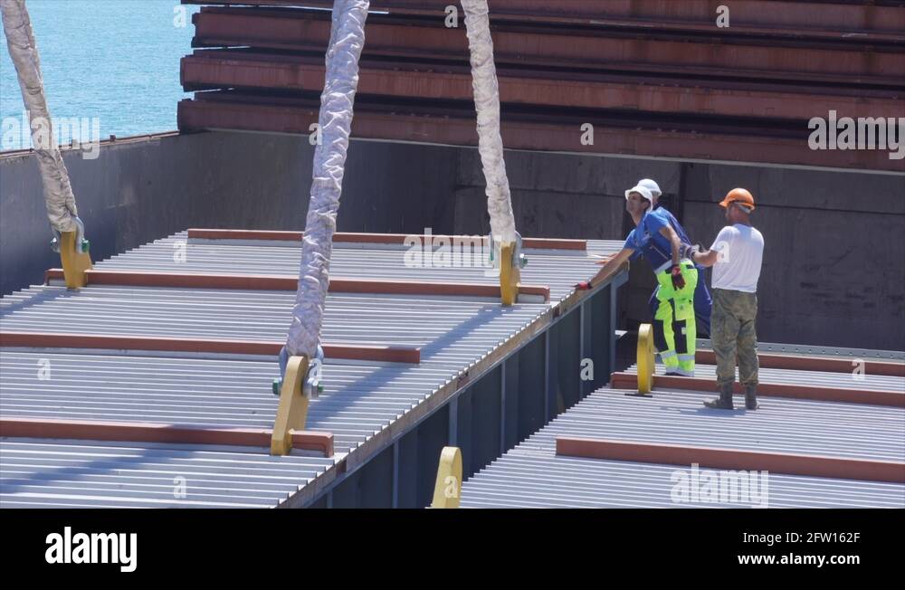 Sea cargo handling Stock Videos & Footage - HD and 4K Video Clips - Alamy