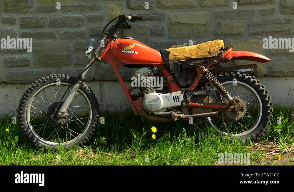 Old dirt bike Stock Videos & Footage - HD and 4K Video Clips - Alamy