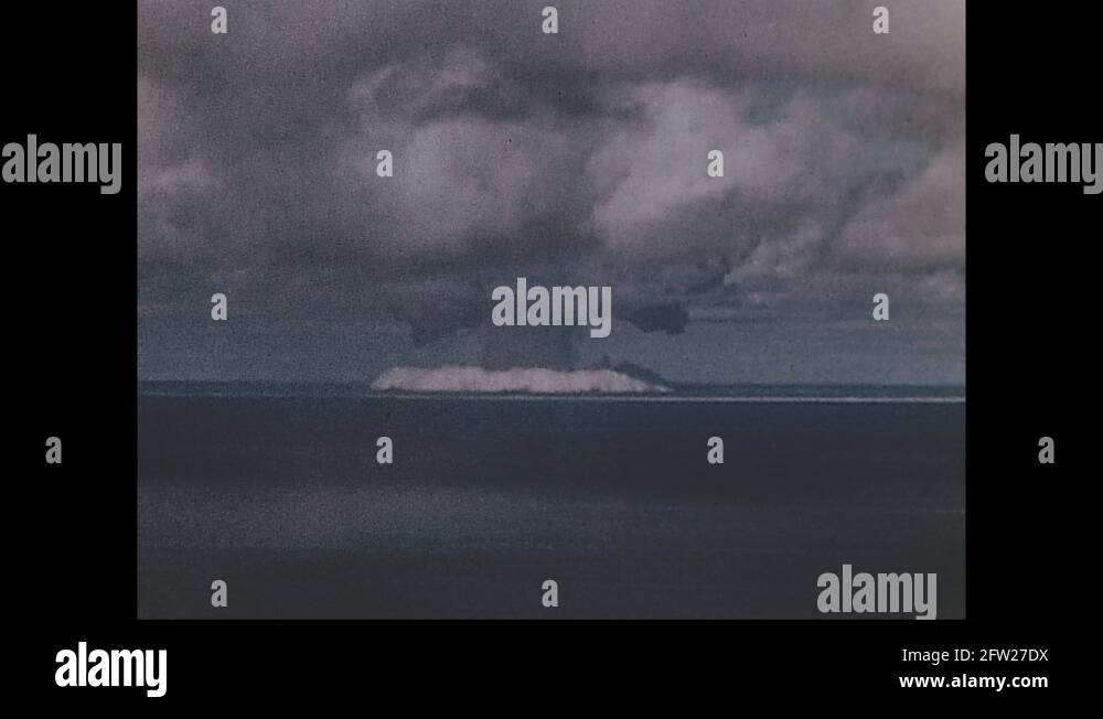 1946-Test Baker / Atomic Bomb Testing / Nuclear Explosion / Bikini ...