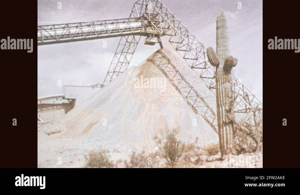 Loader hopper Stock Videos & Footage - HD and 4K Video Clips - Alamy