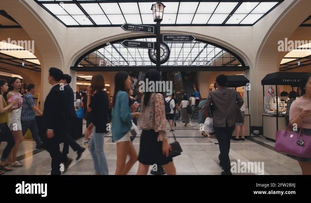 People in crowded shopping mall Stock Videos & Footage - HD and 4K ...