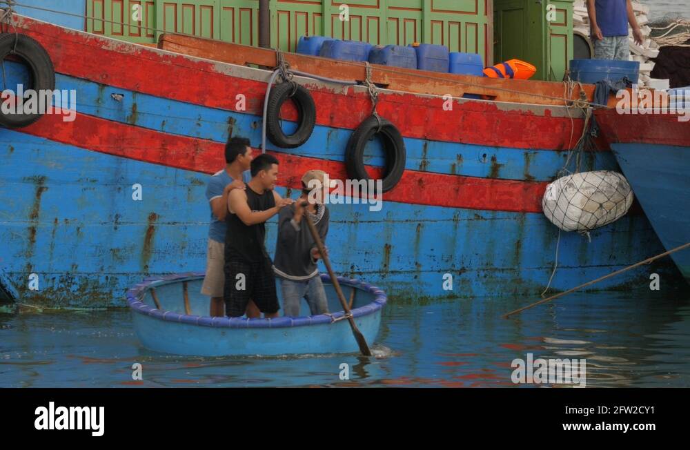 Traditional basket Stock Videos & Footage - HD and 4K Video Clips - Alamy