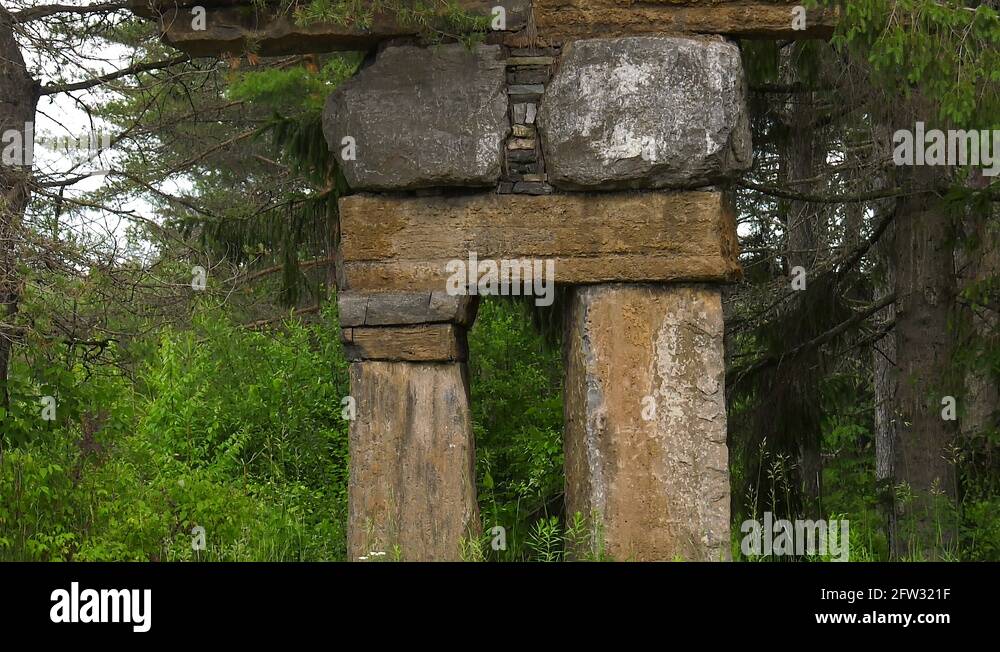 Inukshuk statue Stock Videos & Footage - HD and 4K Video Clips - Alamy