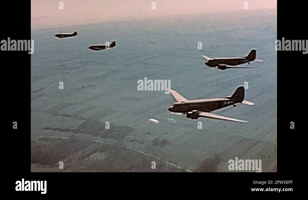 3 plane formation Stock Videos & Footage - HD and 4K Video Clips - Alamy