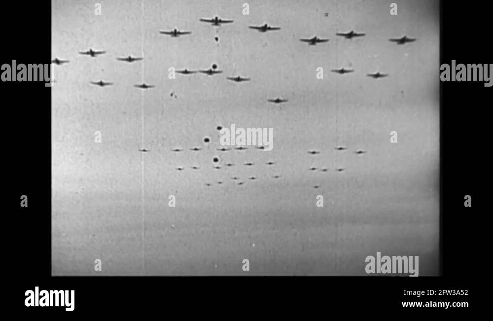 Parachute wwii Stock Videos & Footage - HD and 4K Video Clips - Alamy