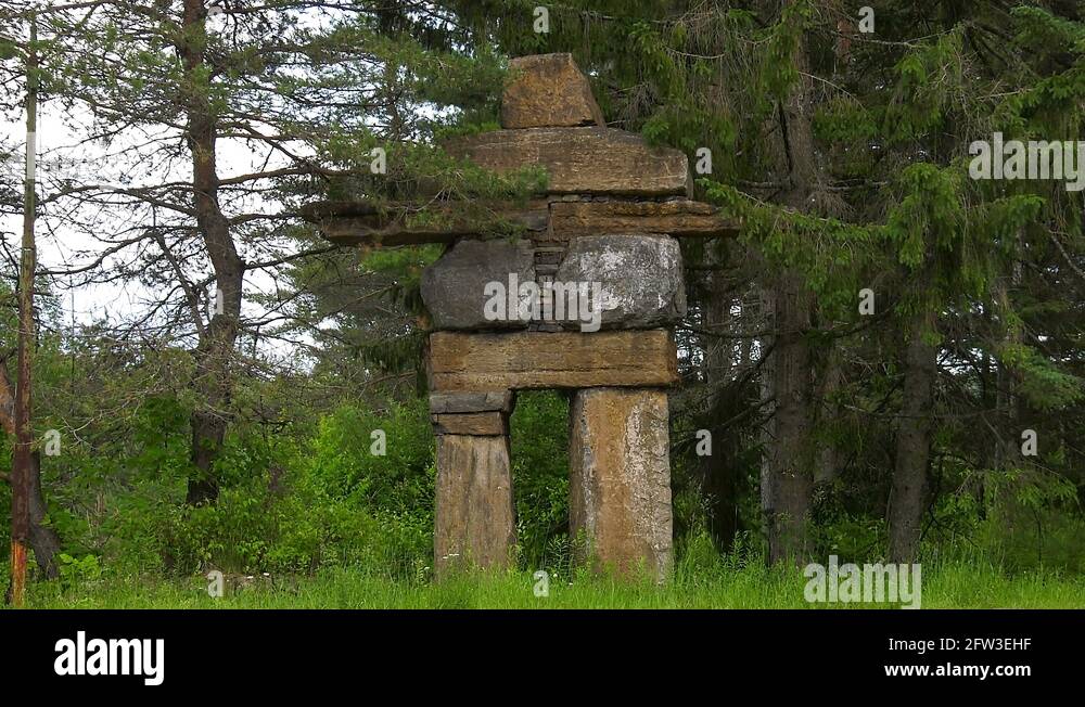 Inuit statue Stock Videos & Footage - HD and 4K Video Clips - Alamy