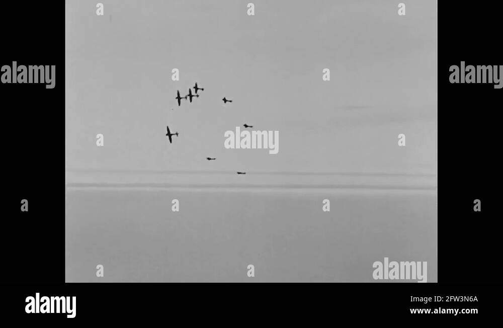 Ww2 plane formation Stock Videos & Footage - HD and 4K Video Clips - Alamy
