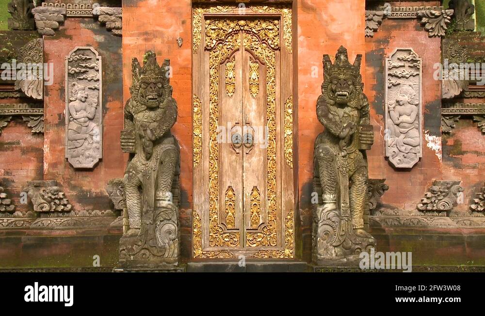 Balinese door Stock Videos & Footage - HD and 4K Video Clips - Alamy