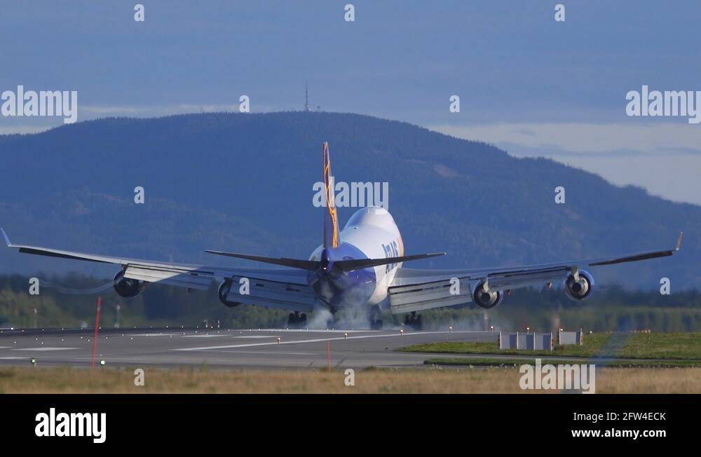 747 light Stock Videos & Footage - HD and 4K Video Clips - Alamy