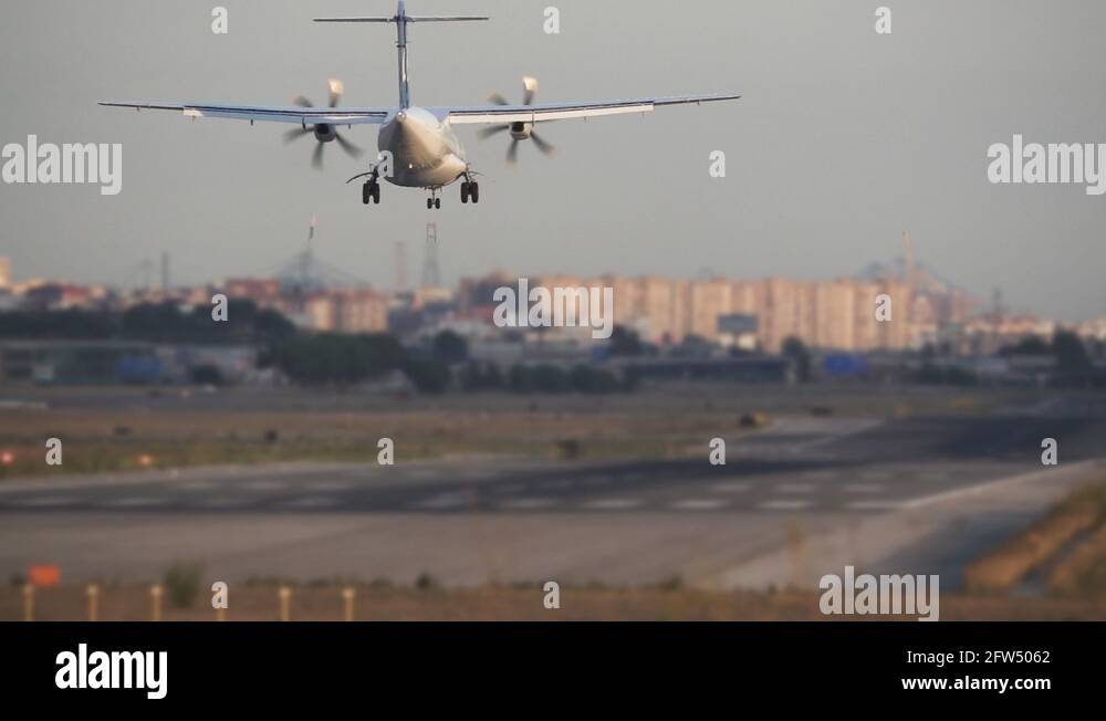 Propellerplane Stock Videos & Footage - HD and 4K Video Clips - Alamy