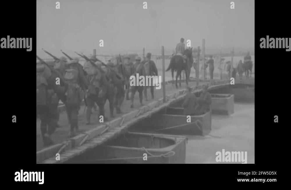 WW1 - US soldiers walk on mobile bridge Stock Video Footage - Alamy