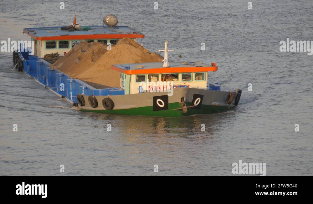 Boat sand transport Stock Videos & Footage - HD and 4K Video Clips - Alamy