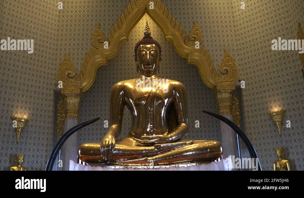 Gold buddha of wat traimit Stock Videos & Footage - HD and 4K Video ...