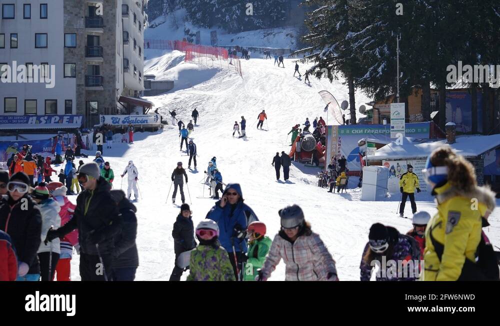 Ski area crowd Stock Videos & Footage - HD and 4K Video Clips - Alamy