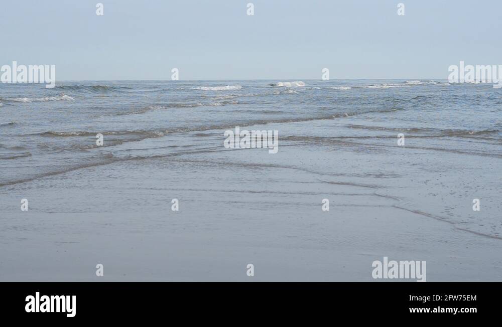 Diffraction of sea waves Stock Videos & Footage - HD and 4K Video Clips ...