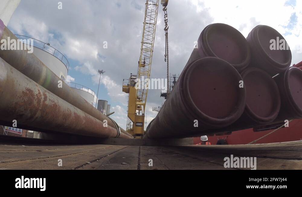 Lifting heavy pipe Stock Videos & Footage - HD and 4K Video Clips - Alamy