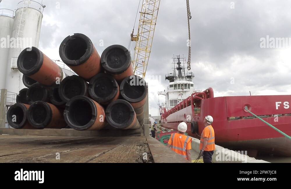 Lifting heavy pipe Stock Videos & Footage - HD and 4K Video Clips - Alamy
