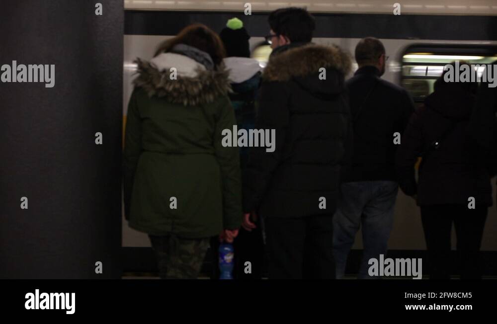 Enter train Stock Videos & Footage - HD and 4K Video Clips - Alamy