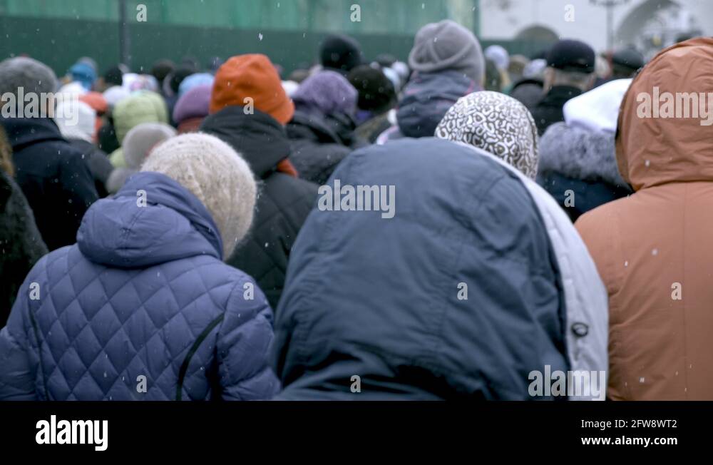 Winter crowd scene Stock Videos & Footage - HD and 4K Video Clips - Alamy