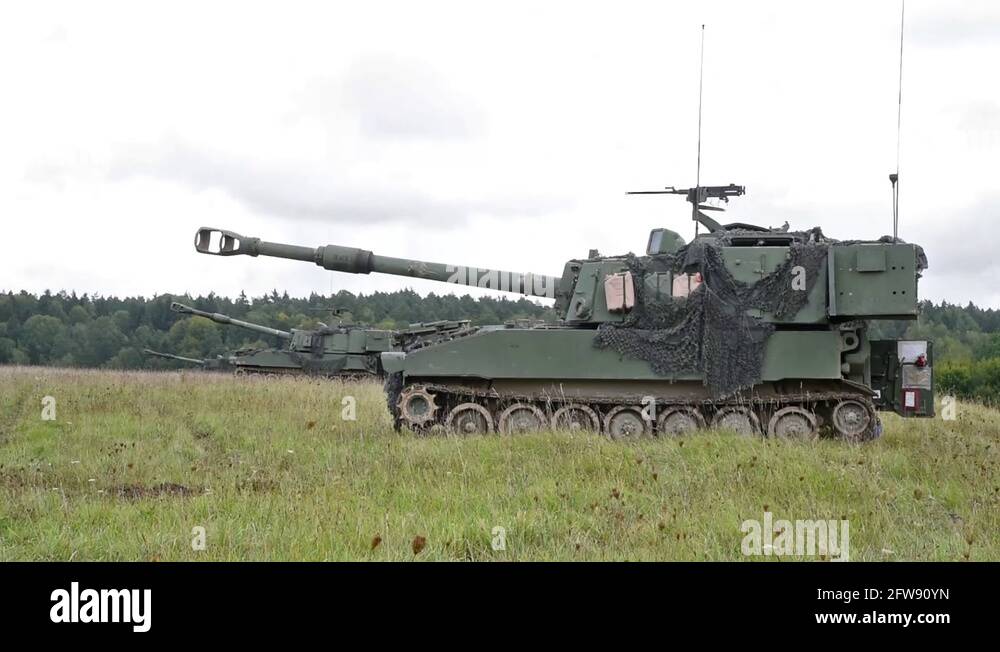 M109a6 paladin Stock Videos & Footage - HD and 4K Video Clips - Alamy