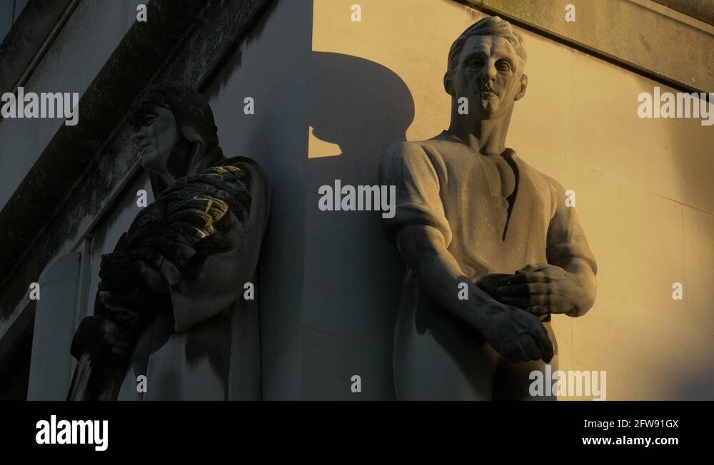 Corner statues Stock Videos & Footage - HD and 4K Video Clips - Alamy