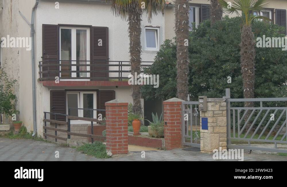 Fence brick house Stock Videos & Footage - HD and 4K Video Clips - Alamy Fence brick house Stock Videos & Footage - HD and 4K Video Clips - Alamy