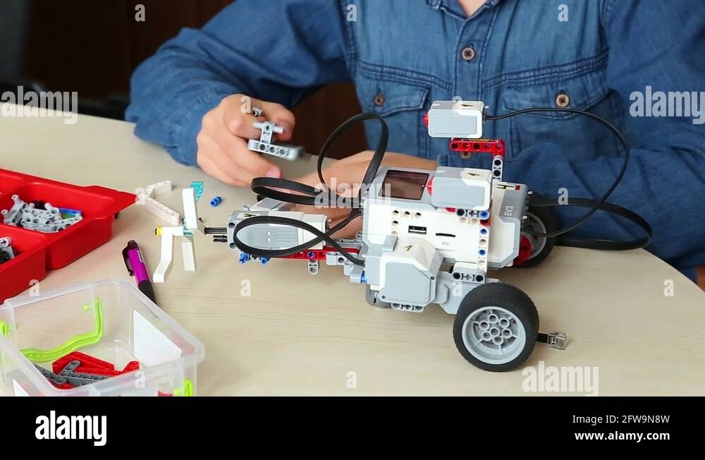Construct lego Stock Videos & Footage - HD and 4K Video Clips - Alamy