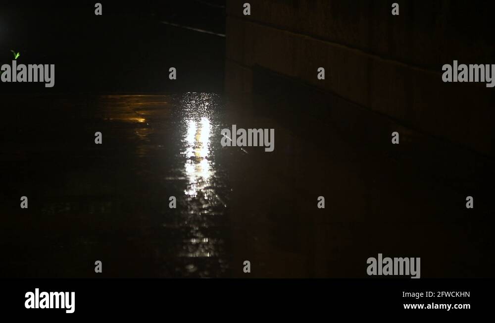 Street light reflex Stock Videos & Footage - HD and 4K Video Clips - Alamy