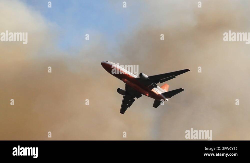 Large air tanker Stock Videos & Footage - HD and 4K Video Clips - Alamy