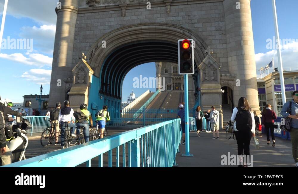 London Tower Bridge Platform Being Lowered - Time Lapse - London, UK ...