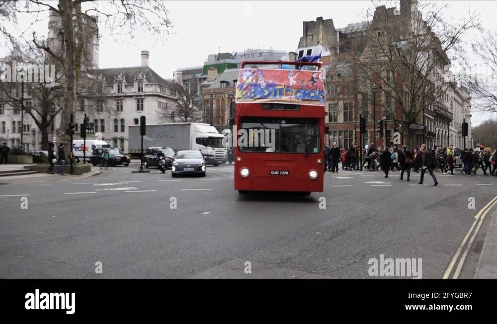 Bus stop britain Stock Videos & Footage - HD and 4K Video Clips - Alamy