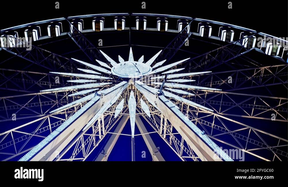 Rotating gondolas Stock Videos & Footage - HD and 4K Video Clips - Alamy